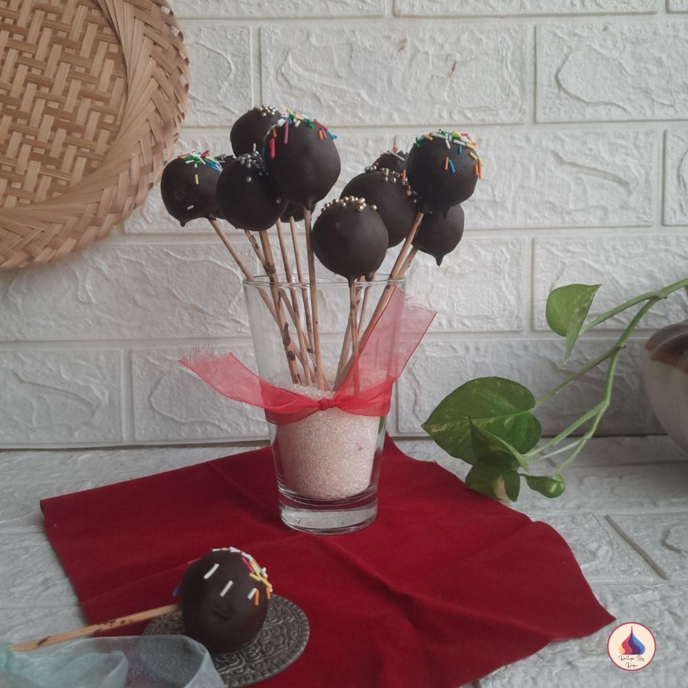 CAKE POPS – DOLLOPS BY DIPA